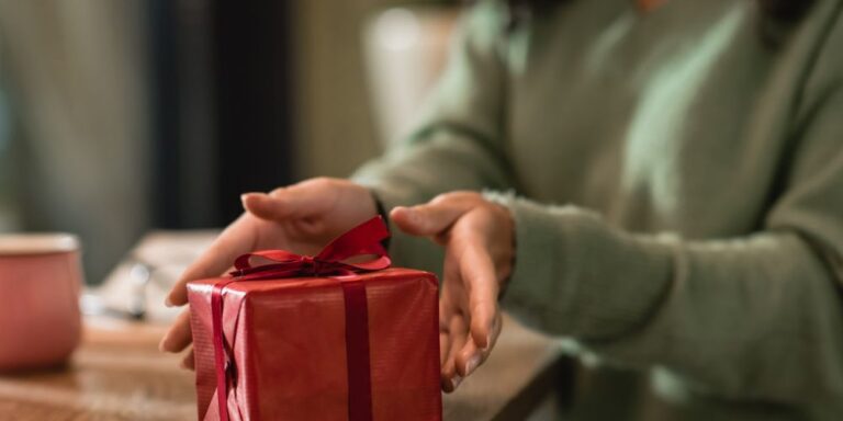 How to Re-Gift Like a Pro: 20 Essential Etiquette Tips - Thrifty Gifters