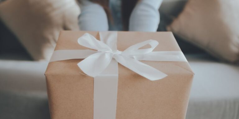 How to Re-Gift Like a Pro: 20 Essential Etiquette Tips - Thrifty Gifters